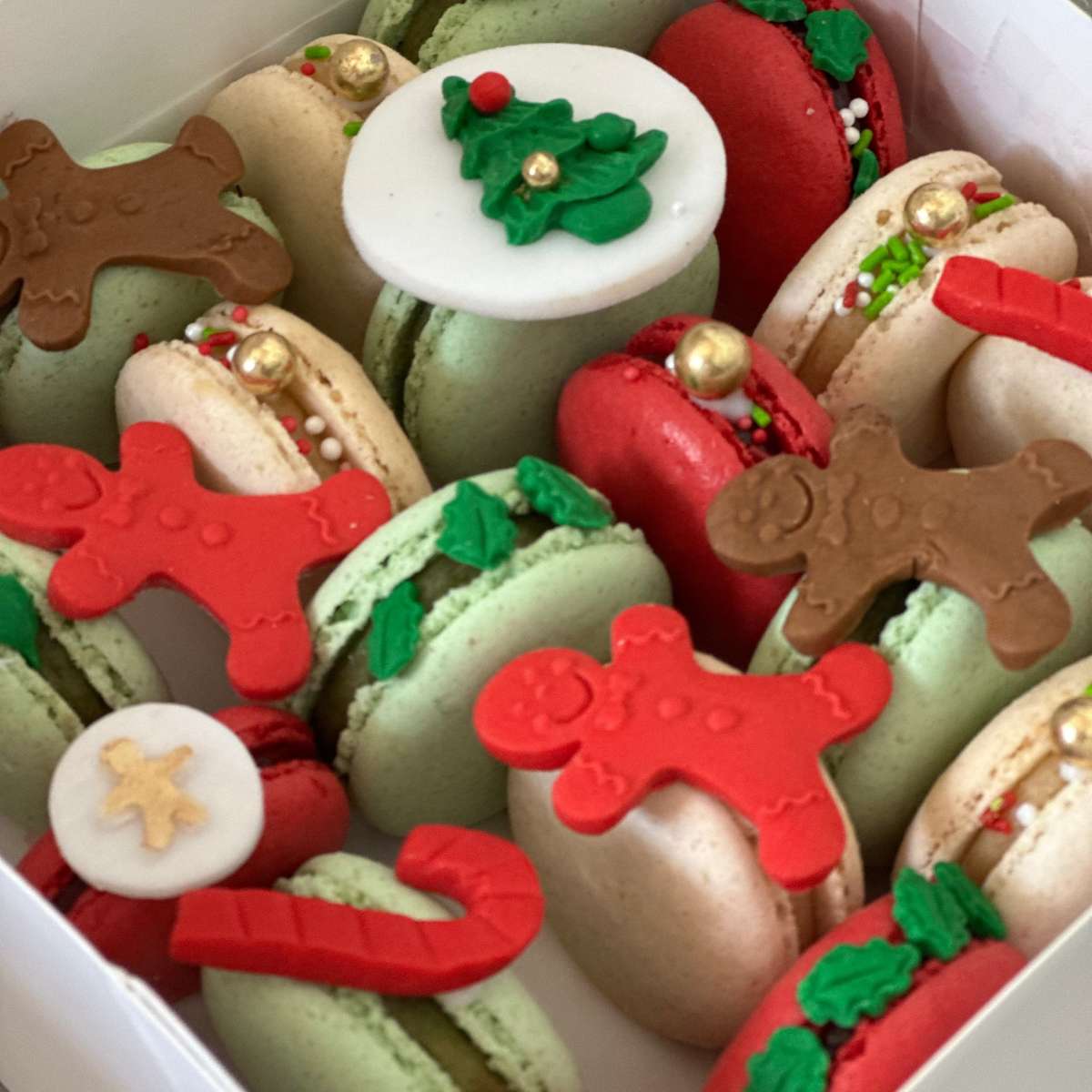 Christmas Macarons Dubai - Send your Festive Gifts to Dubai - Shop ...