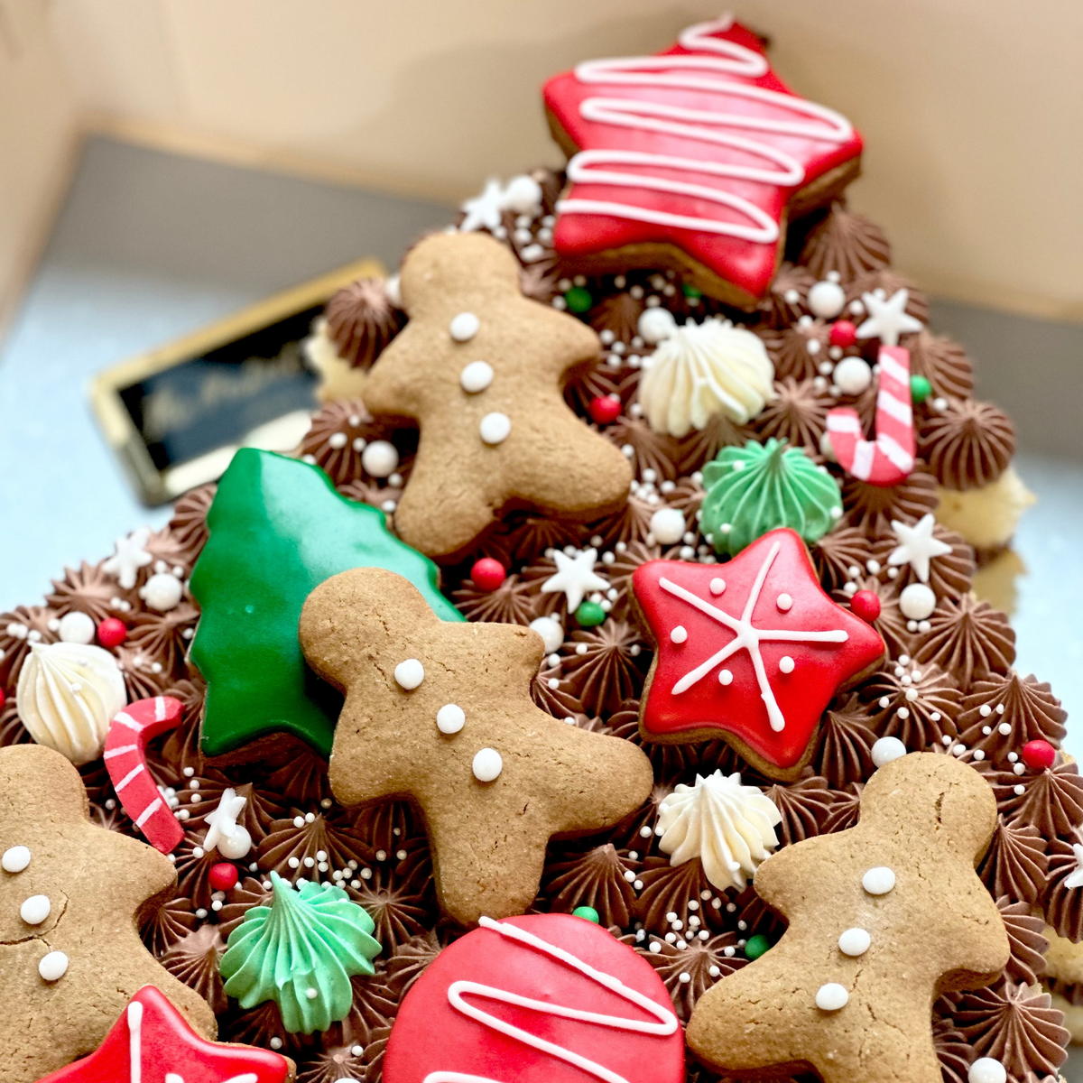 Christmas Tree Shape Cake Dubai - Next-Day Delivery to Dubai - Shop Now ...