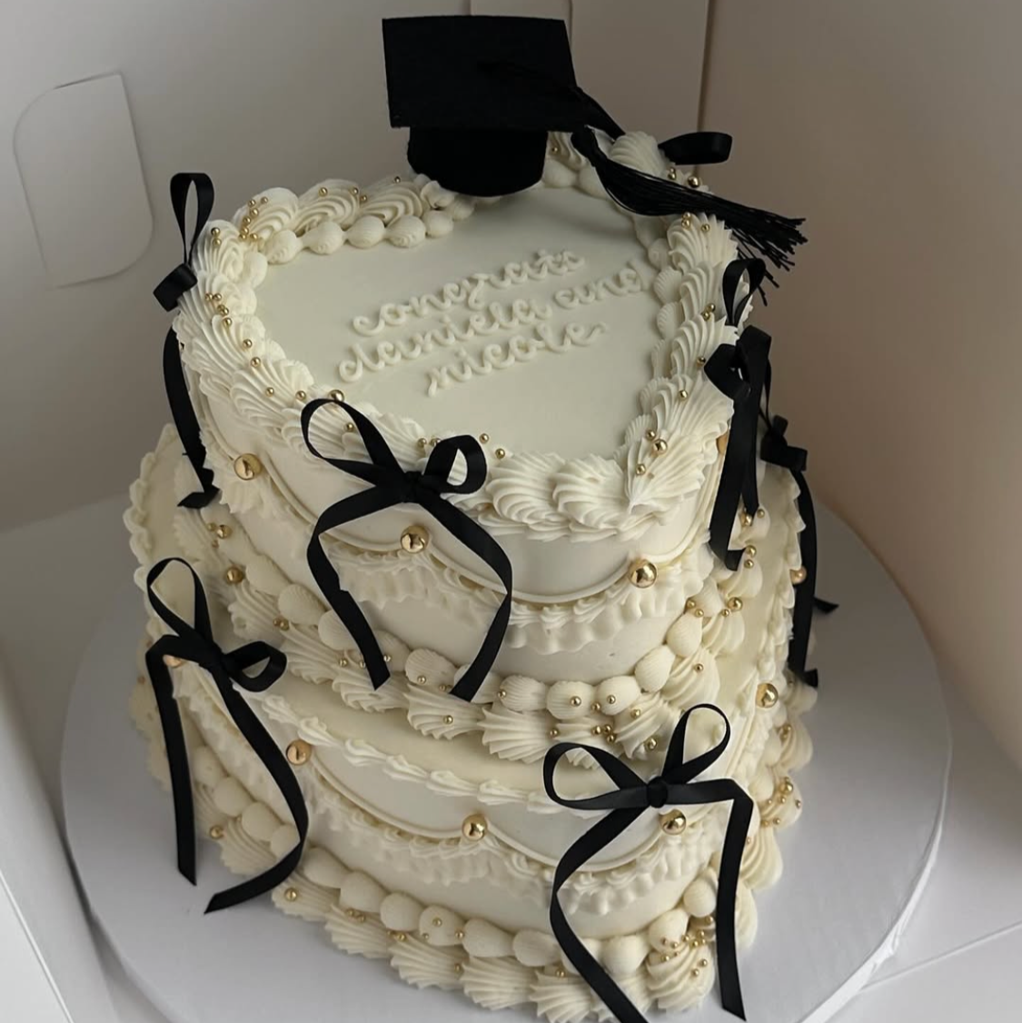 Graduation Tier Cake - Gift Delivery to UAE - Order Online Now! – Dot ...