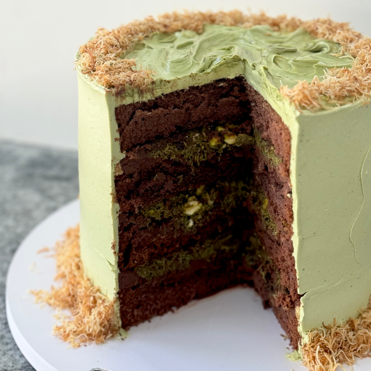 Pistachio Kunafa Chocolate Cake in Dubai - Birthday Cake Delivery ...